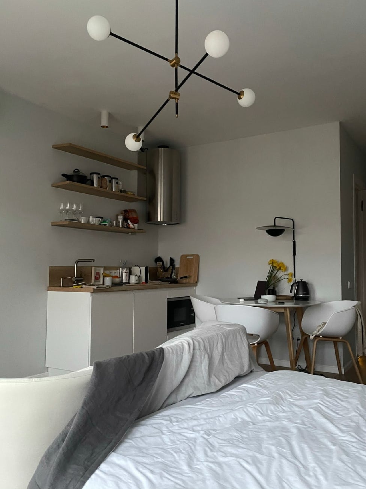 How to effectively work from home in a studio apartment - Excalibur ...